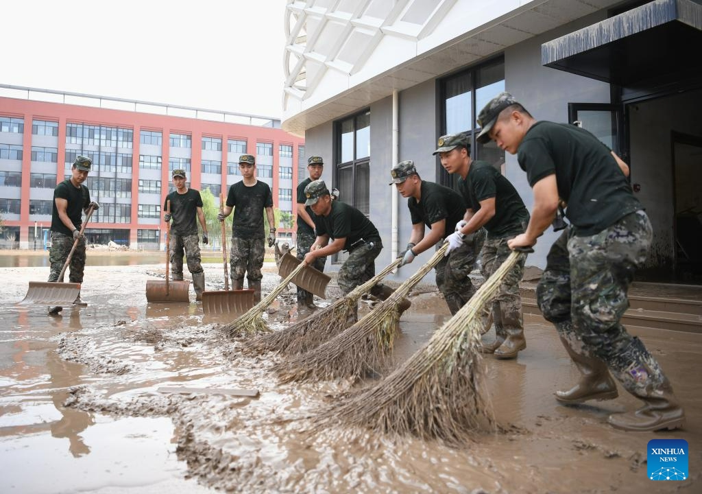 Members of armed police force begin flood cleanup in N China - Global Times