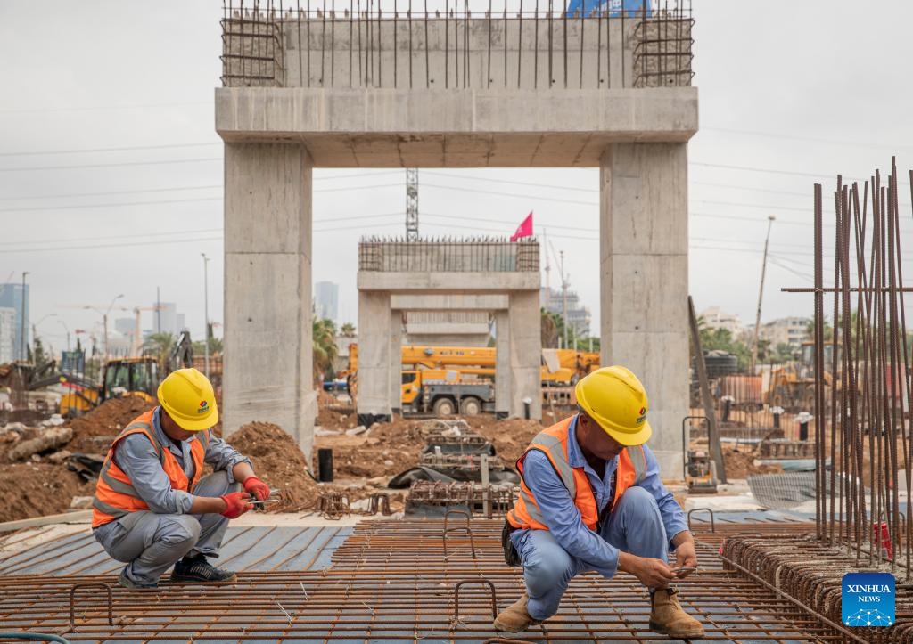 Chinese constructors work at construction site of Tel Aviv Light Rail ...