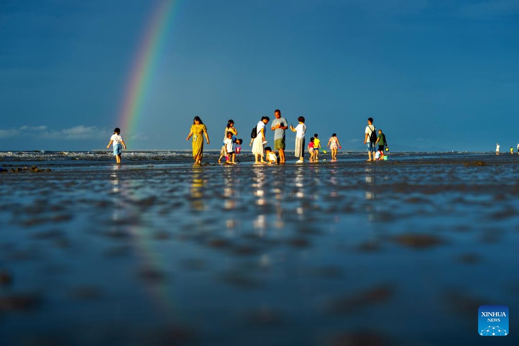 Tourists have fun at Jintan beach in Dongxing, S China's Guangxi ...