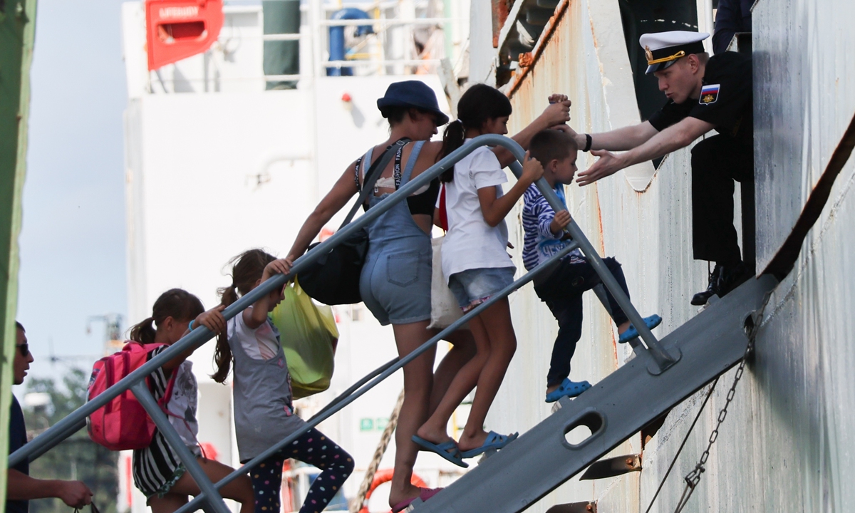 Fleeing the floods - Global Times