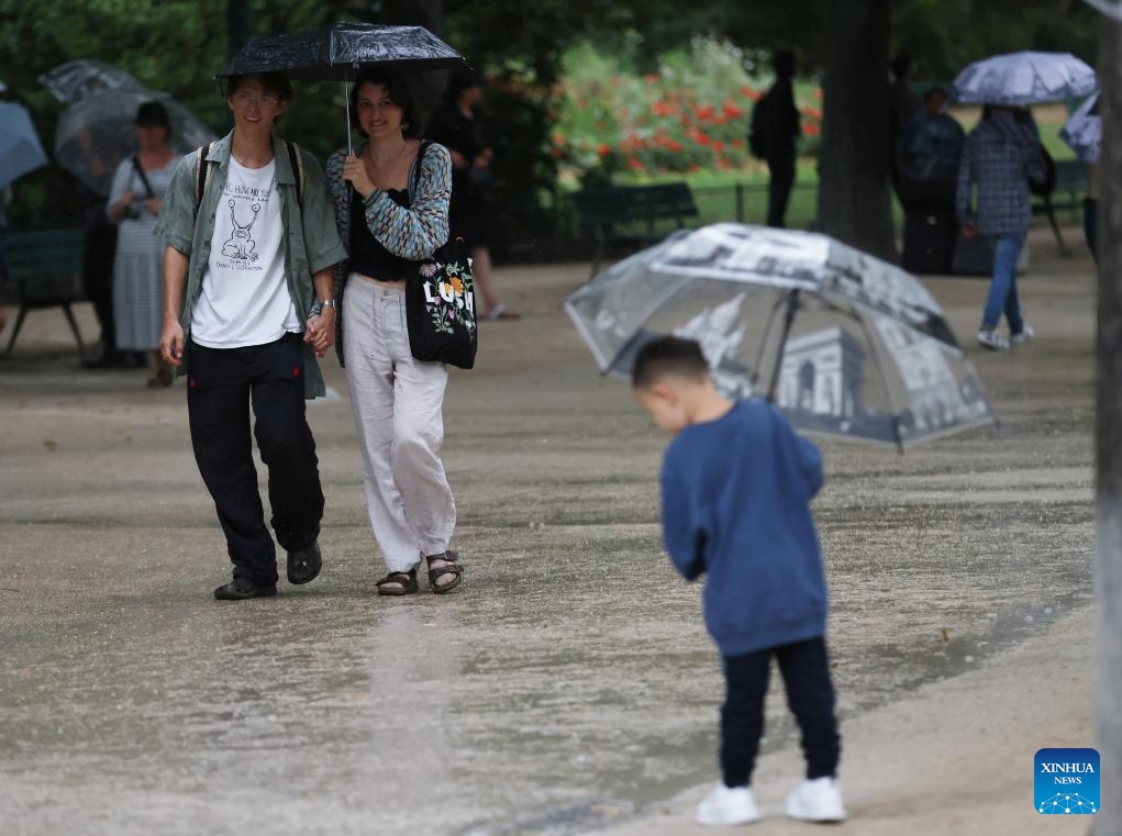 Scenery of rain in Paris - Global Times