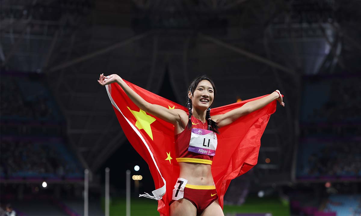 China's Li Yuting wins the silver medal in the women's 200m final ...