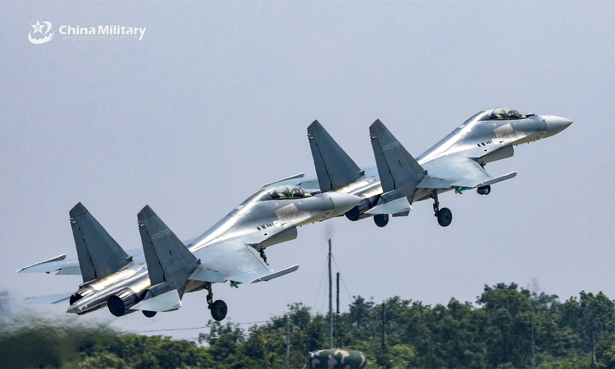 Fighter jets take off in formation during training - Global Times