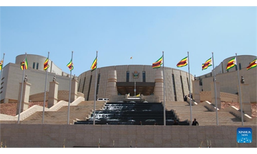 Zimbabwean president opens parliament, pledging to maintain growth ...