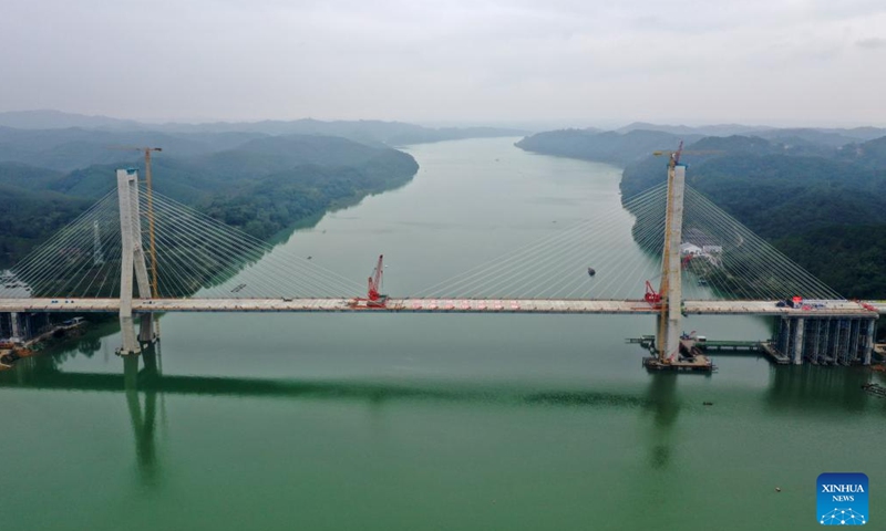 Construction site of Xijin Yujiang grand bridge on Shanglin-Hengzhou ...