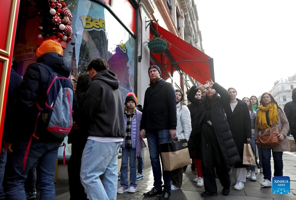 People go shopping during Boxing Day sales in London - Global Times