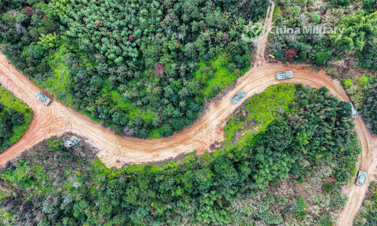 Armored vehicles maneuver to designated areas - Global Times