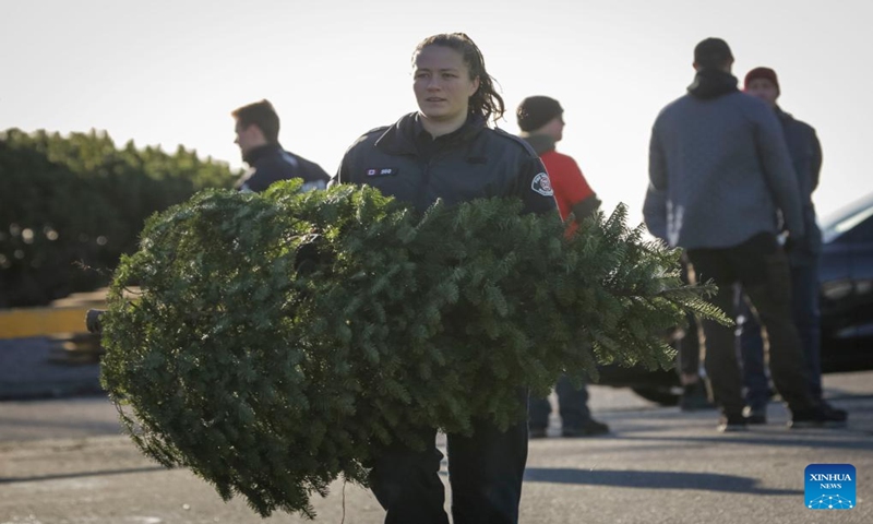 Firefighters help residents recycle Christmas trees in Canada - Global ...