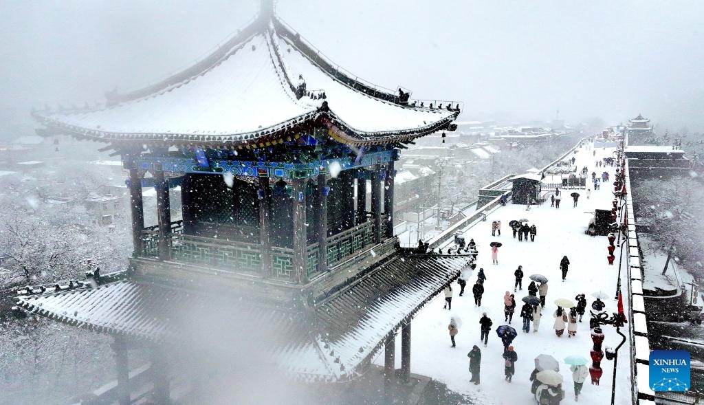 People enjoy snow scenery in Xi'an, NW China's Shaanxi - Global Times