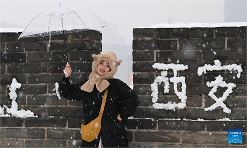 People enjoy snow scenery in Xi'an, NW China's Shaanxi - Global Times