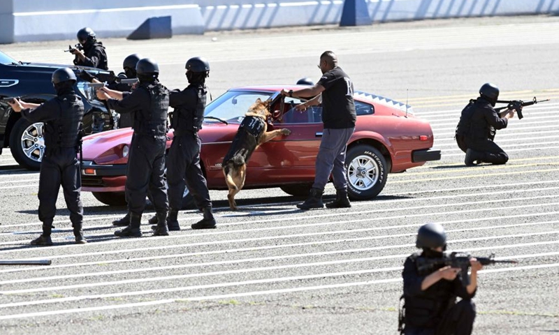 Kuwaiti Special Forces participate in drill during police college ...