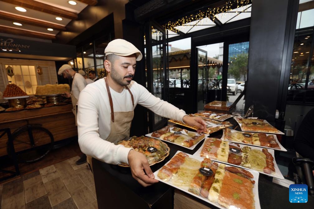 People prepare food during Islamic holy month of Ramadan - Global Times