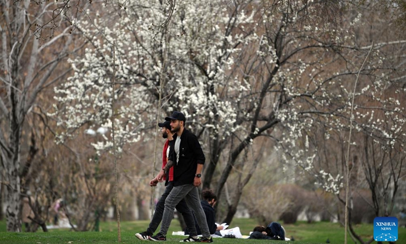 People enjoy spring time in Iran - Global Times
