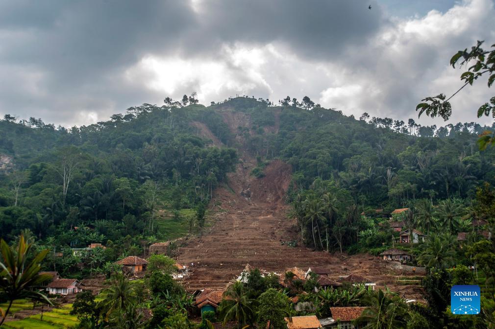 Search operation resumes as 10 missing in landslide in Indonesia's West ...