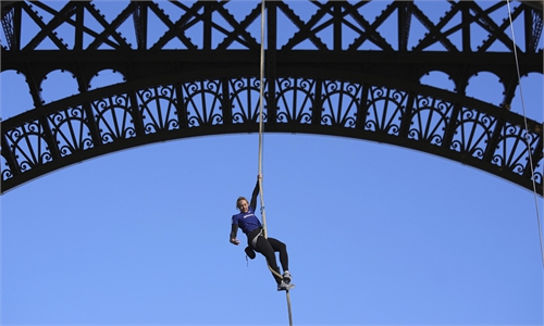 Death-defying feat - Global Times