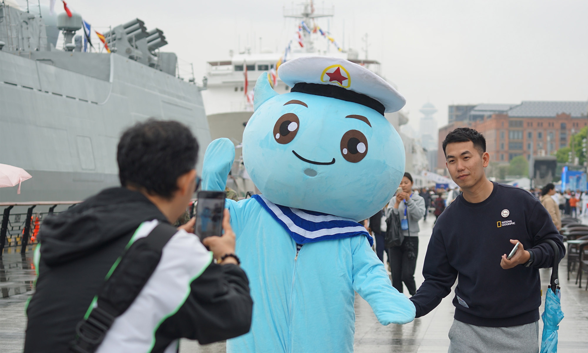 Shanghai citizens invited to board domestically-designed ships on the ...