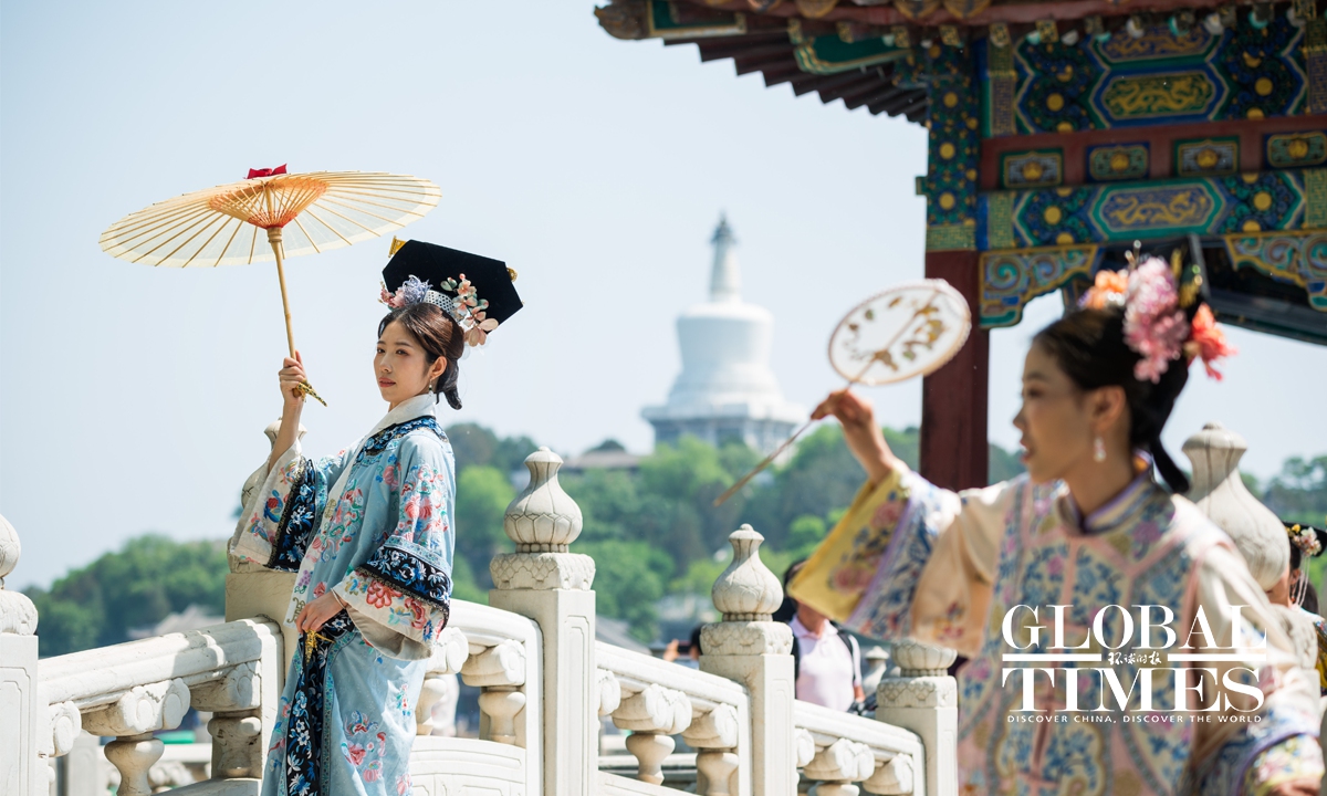 Beijing's parks see more than 30% surge of visits on second day of May ...