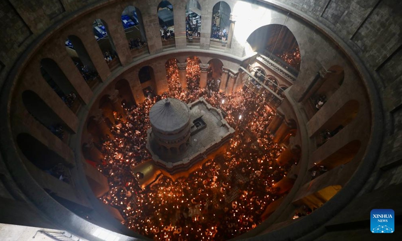 Orthodox Christian worshipers attend Holy Fire ceremony in Jerusalem ...