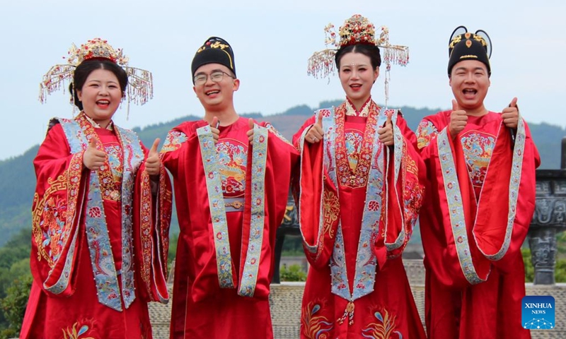Ten couples participate in group wedding in Shiyan, China's Hubei ...