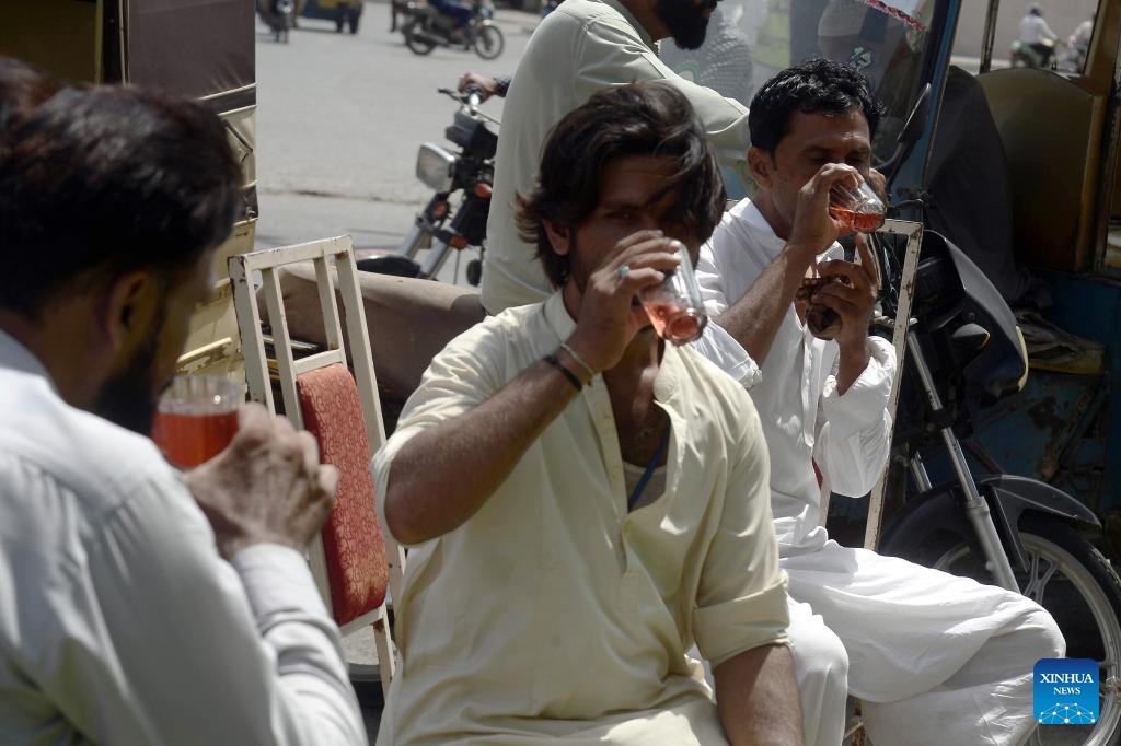 Schools in Pakistan's Punjab to remain closed for 7 days amid heat wave ...