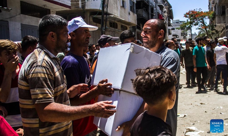 Palestinians gather to receive food aid in Gaza - Global Times