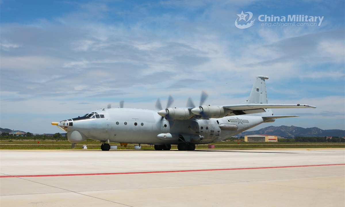 Reconnaissance aircraft flies past setting sun - Global Times