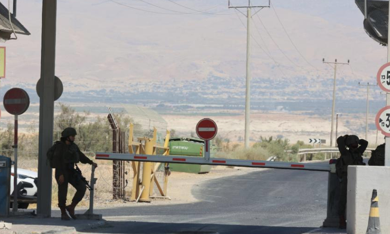 Israel, Jordan close border crossings after deadly shooting attack ...