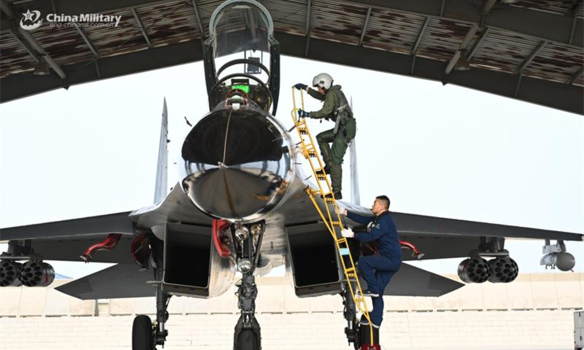Fighter jets in air battle training - Global Times