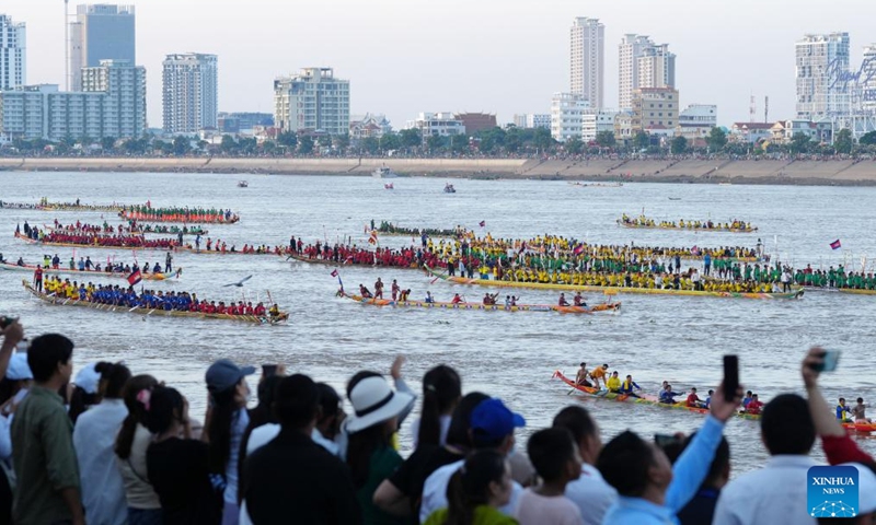 Dragon boat races during water festival in Cambodia ends with award ...