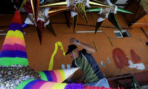 People make Pinata for celebrations in Mexico - Global Times