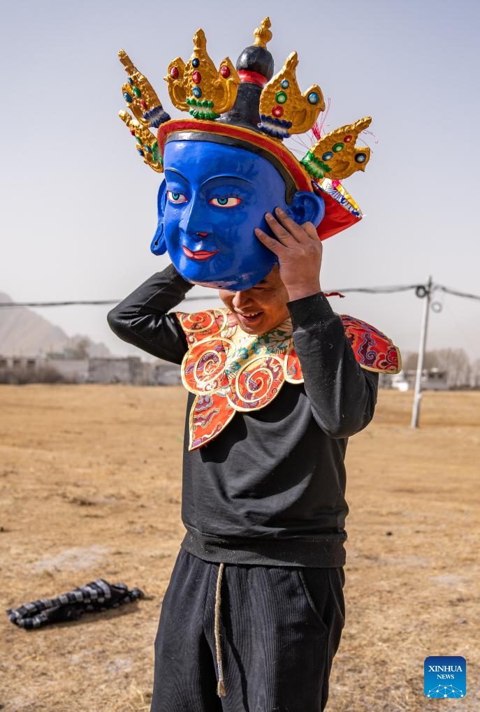 Inheritor of traditional Tibetan mask making technique in Xizang ...