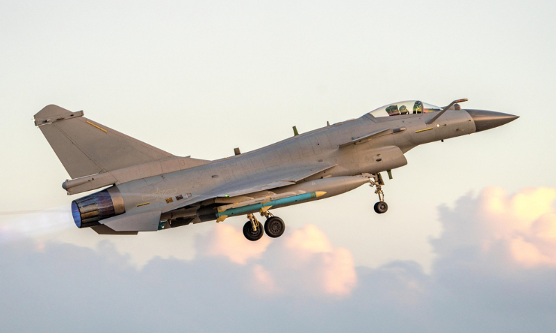 J-10 fighter jets rise up at dawn - Global Times