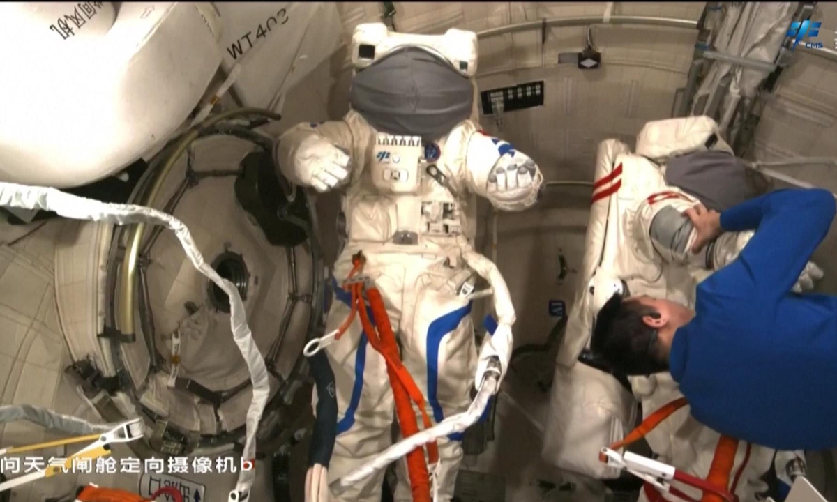 Taikonauts at work - Global Times