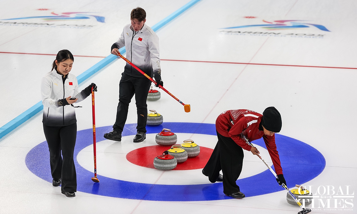 China's curling team advances to mixed doubles semis with 10-1 victory ...