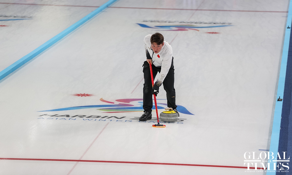 China's curling team advances to mixed doubles semis with 10-1 victory ...