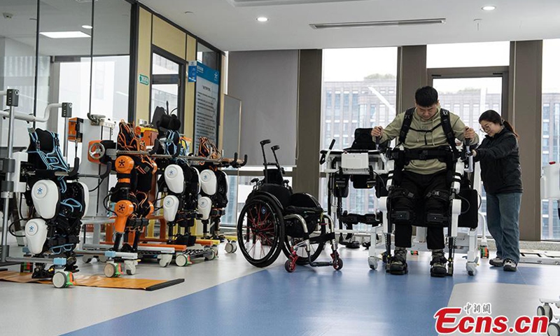 Robotic exoskeleton helps people with disabilities walk upright in ...