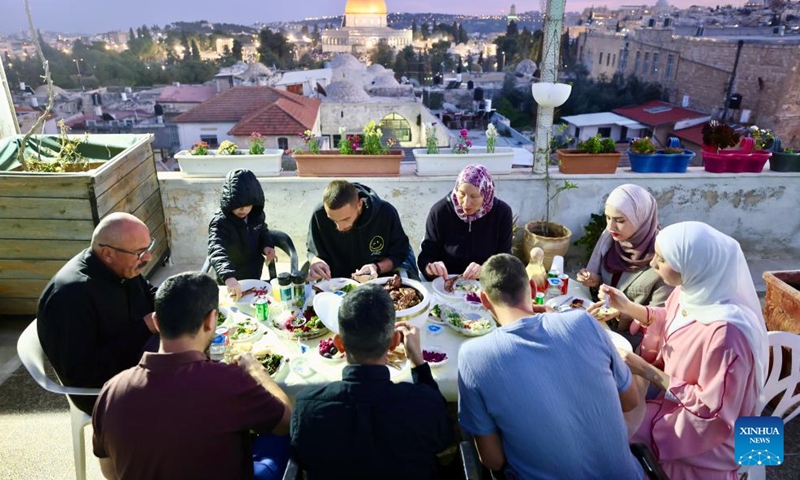 Palestinians have iftar during Ramadan in Jerusalem - Global Times