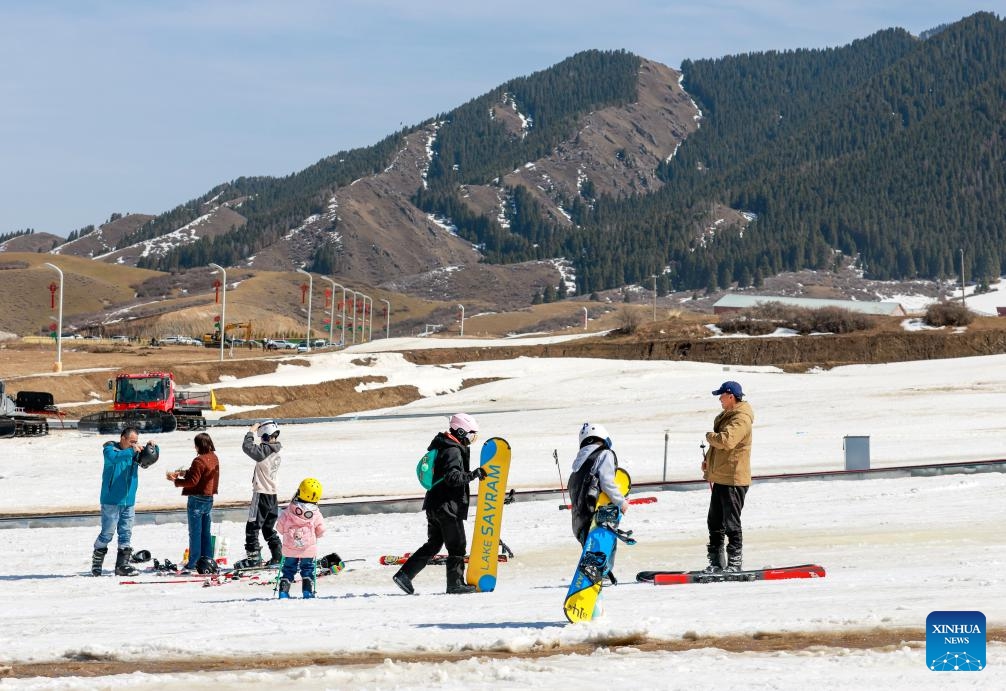 Ice and snow sports attract tourists to Xinjiang - Global Times