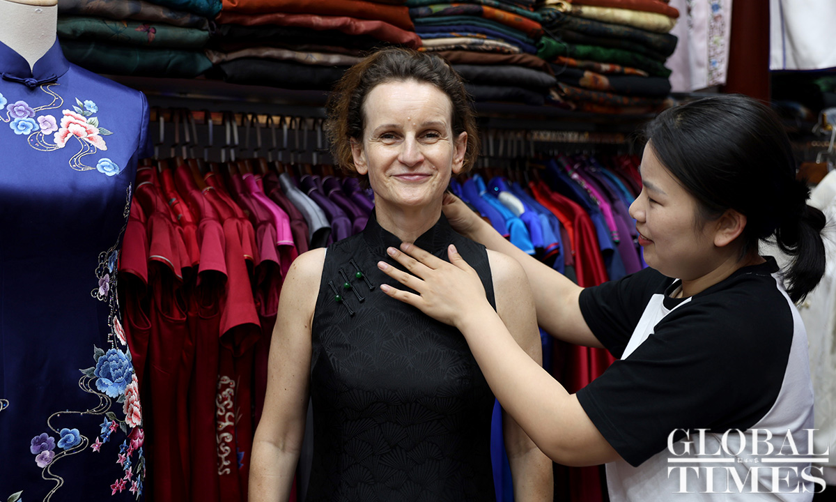 Textile market in Shanghai attracts foreign visitors seeking custom ...