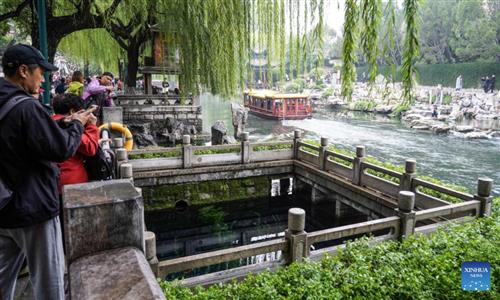 Tourists visit renowned springs in Jinan, E China's Shandong - Global Times