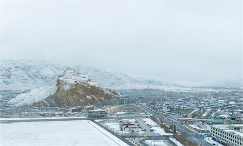 Snow scenery of ancient white castles on Mt. Dzongri in China's Xizang ...
